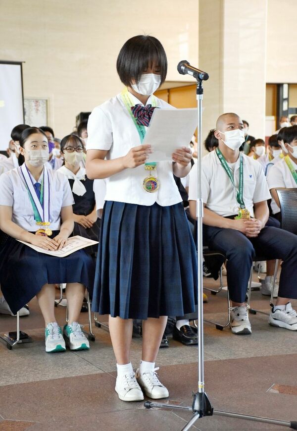 スポーツ・全国大会の上位入賞を報告 中高生90人、佐賀県庁で | SAGA SSP