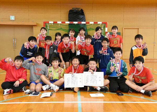 ＜学童オリンピック・ハンドボール＞武雄が頂点 2位に神埼ジュニア | SAGA SSP