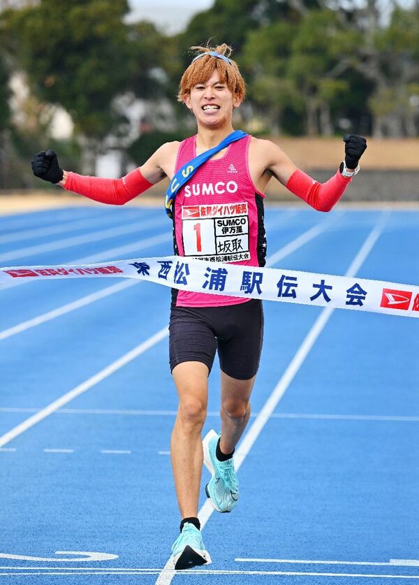 ＜東西松浦駅伝＞SUMCO伊万里連覇、前後半ともに首位でゴール 20チーム出場、沿道から多くの声援 | SAGA SSP