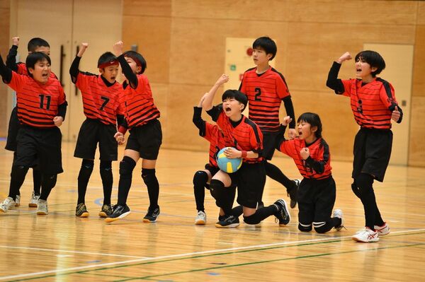 ＜学童オリンピック・ドッジボール＞三日月ブラックドラゴン連覇 エキスパートの部 ビギナーはJ.D.Bが頂点 | SAGA SSP