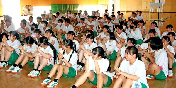 サッカーパリ五輪代表・平河悠の母校、佐賀東高校歓喜 出身地の鹿島市では横断幕も | SAGA SSP